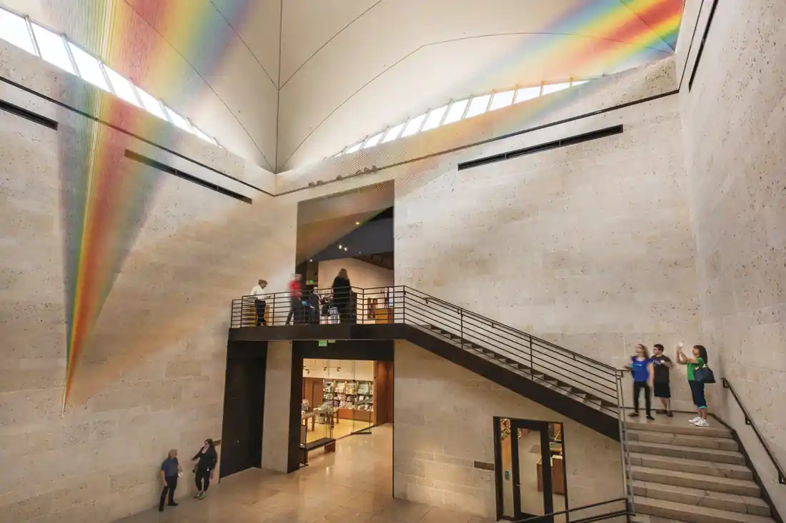 El arcoíris de Gabriel Dawe invade el Museo Amon Carter