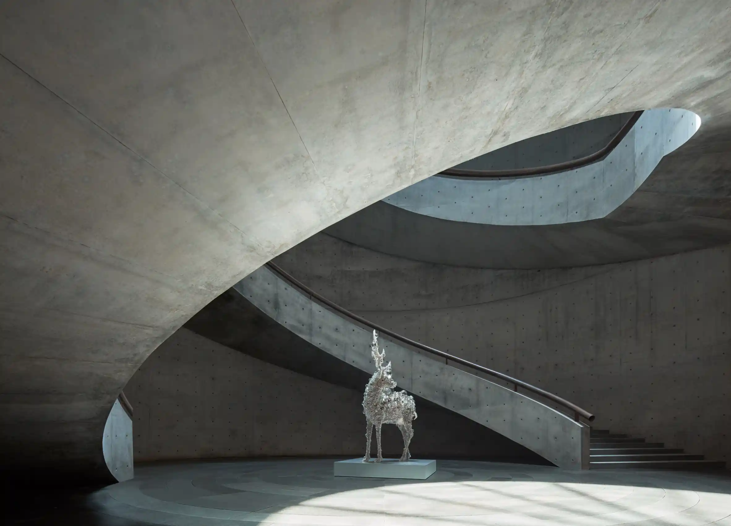 Descubre las curvas de hormigón del Museo de Arte He de Tadao Ando