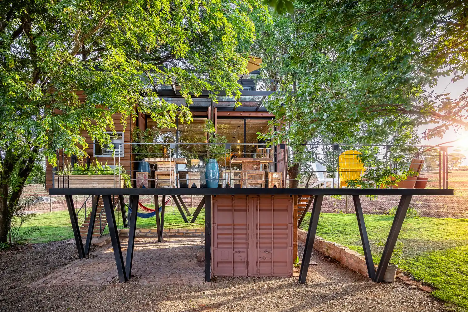 What is a Container House? 13 projects to understand the concept!