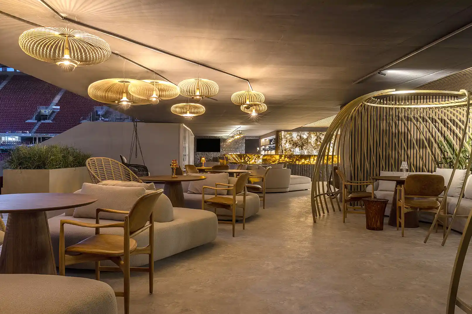Composições de pendentes iluminam ambientes na CASACOR Brasília 2023