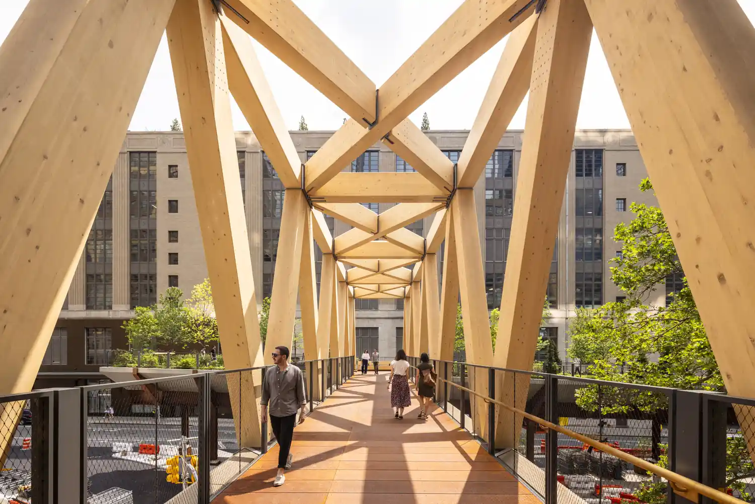 High Line, in NY, gains wooden bridge of almost 200 meters for passage