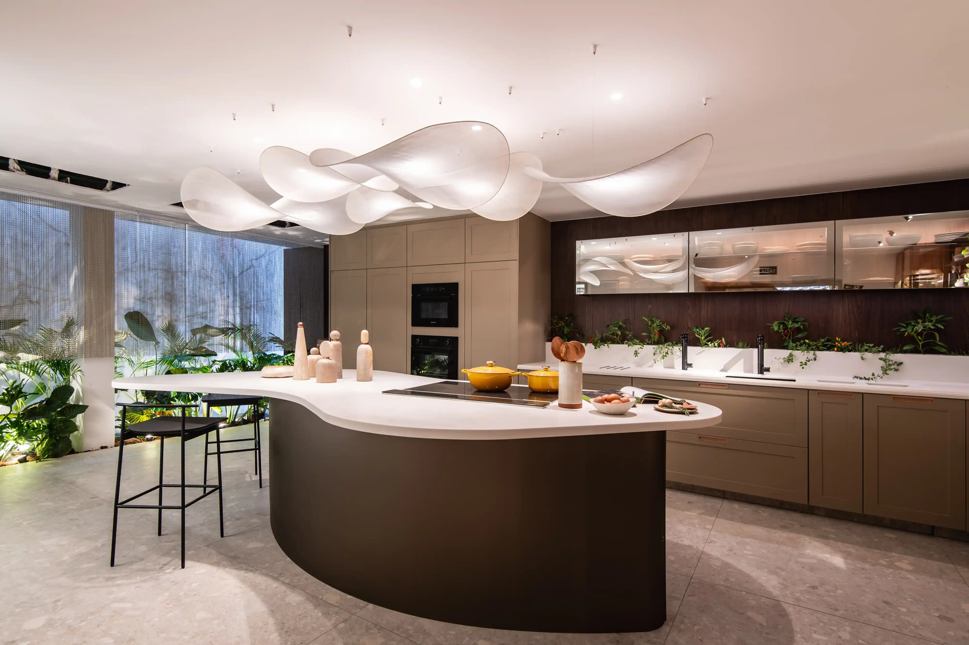 Cansou do granito? 6 revestimentos criativos para bancadas de cozinha