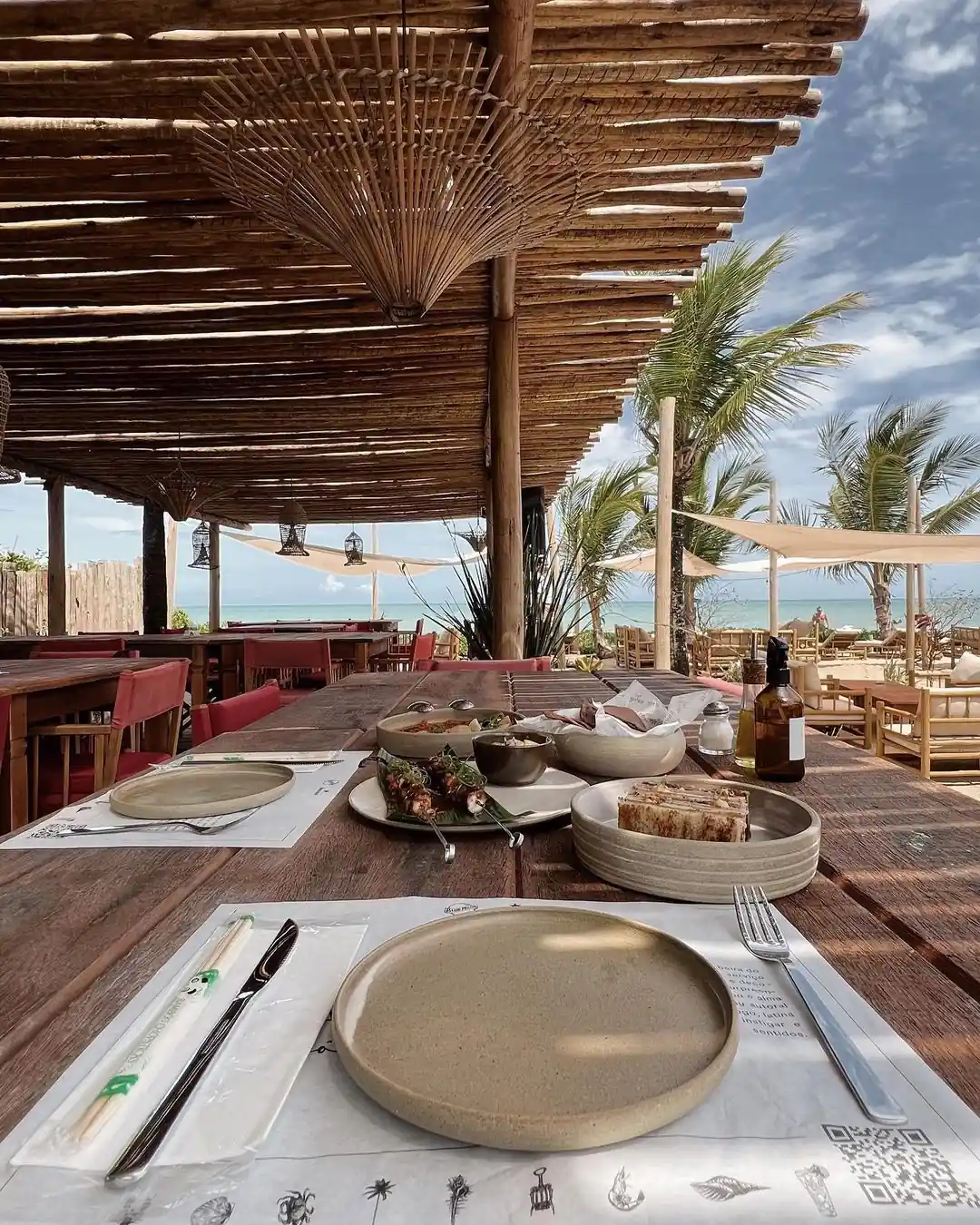 5 restaurantes com vista para a praia que aproximam ainda mais a natureza
