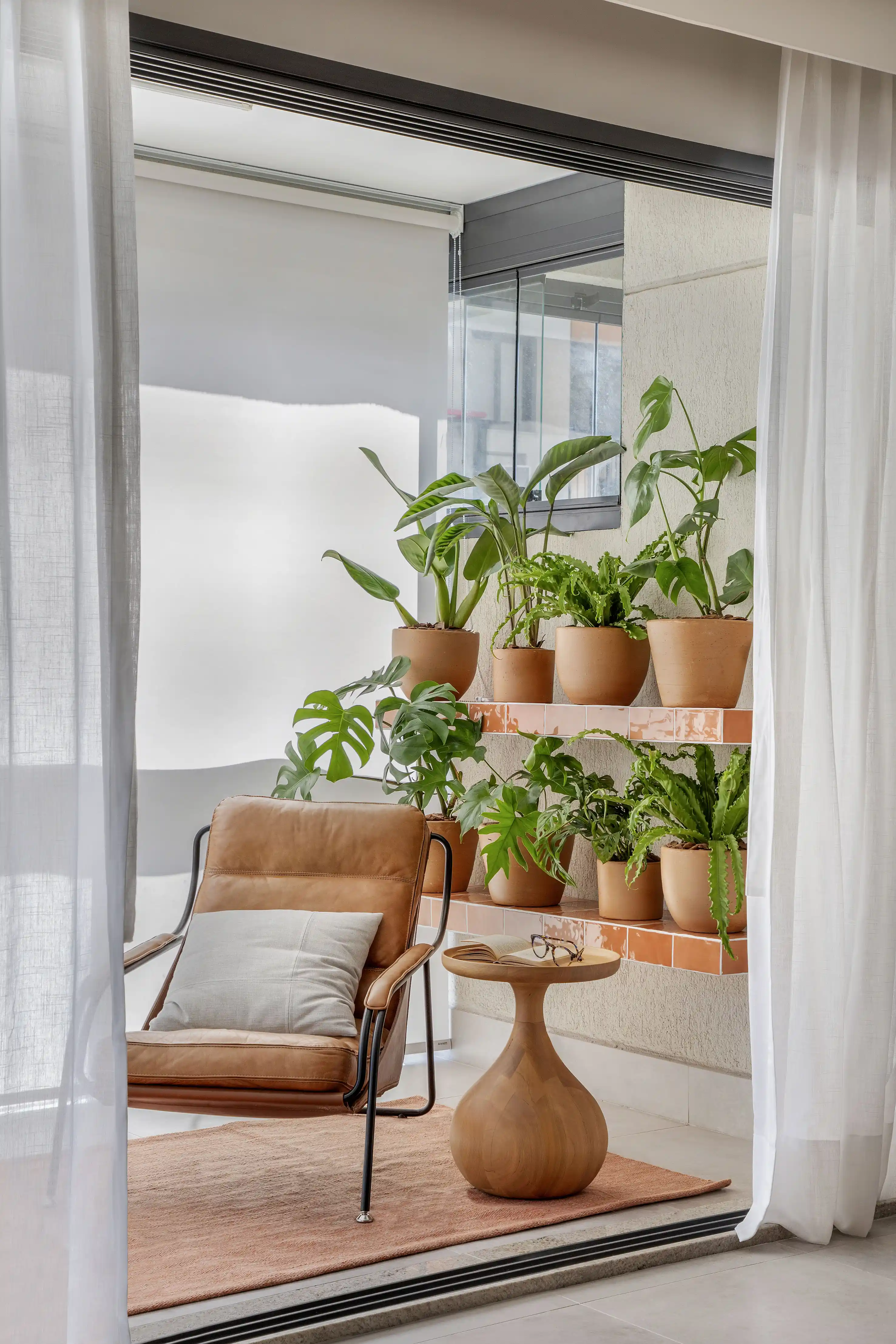 15 inspirações de varandas confortáveis para apartamento
