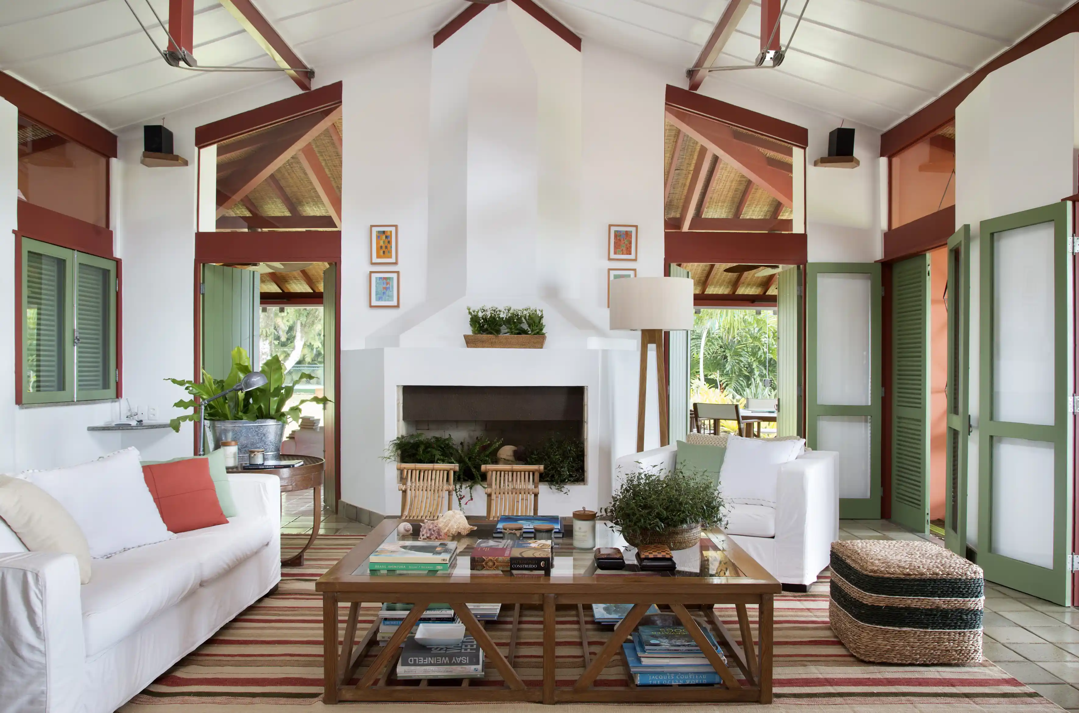 Casa com vista para o mar e nove suítes ganha varanda na reforma