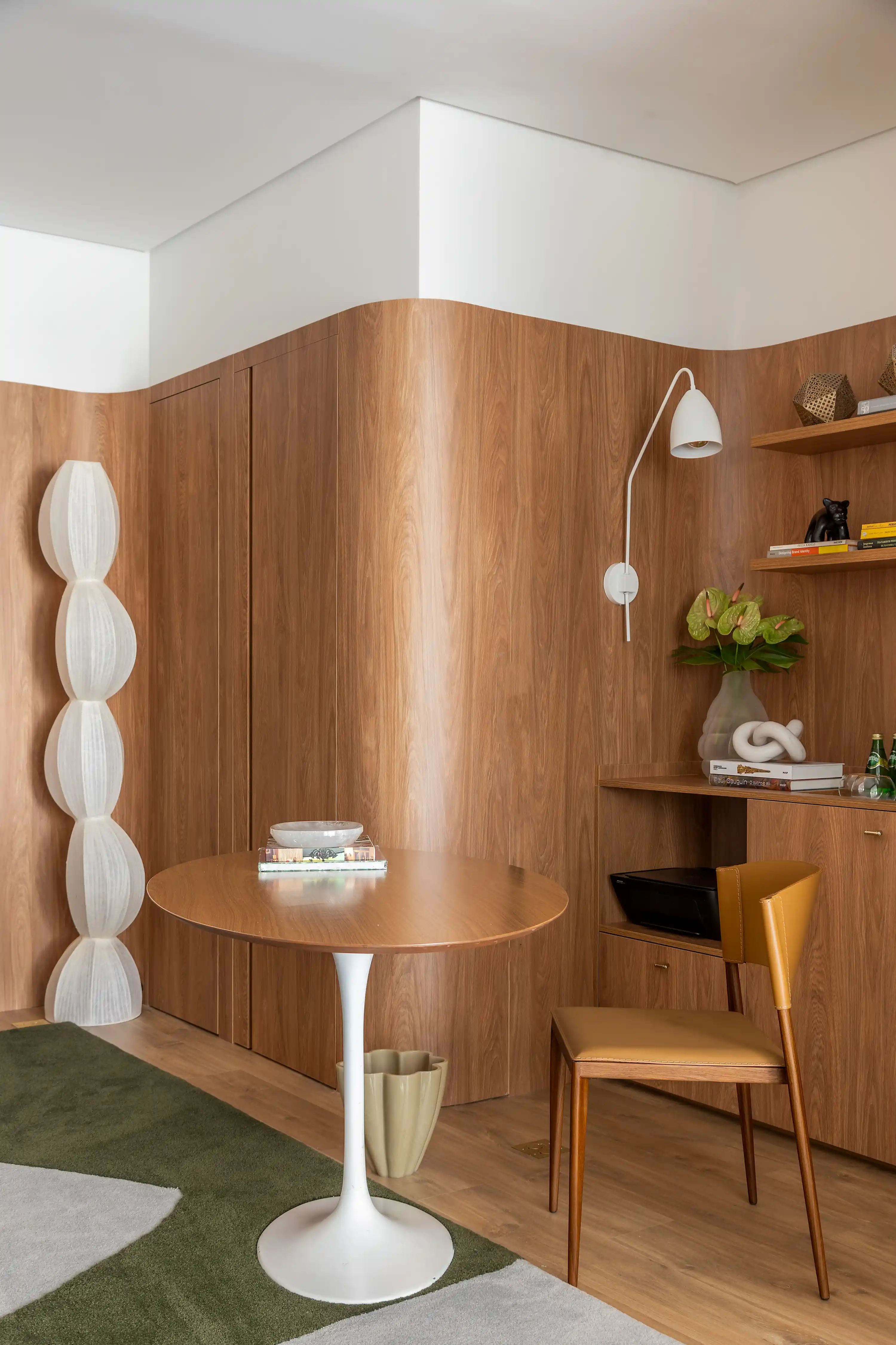 Ana Weege assina consultório psicológico com cara de casa