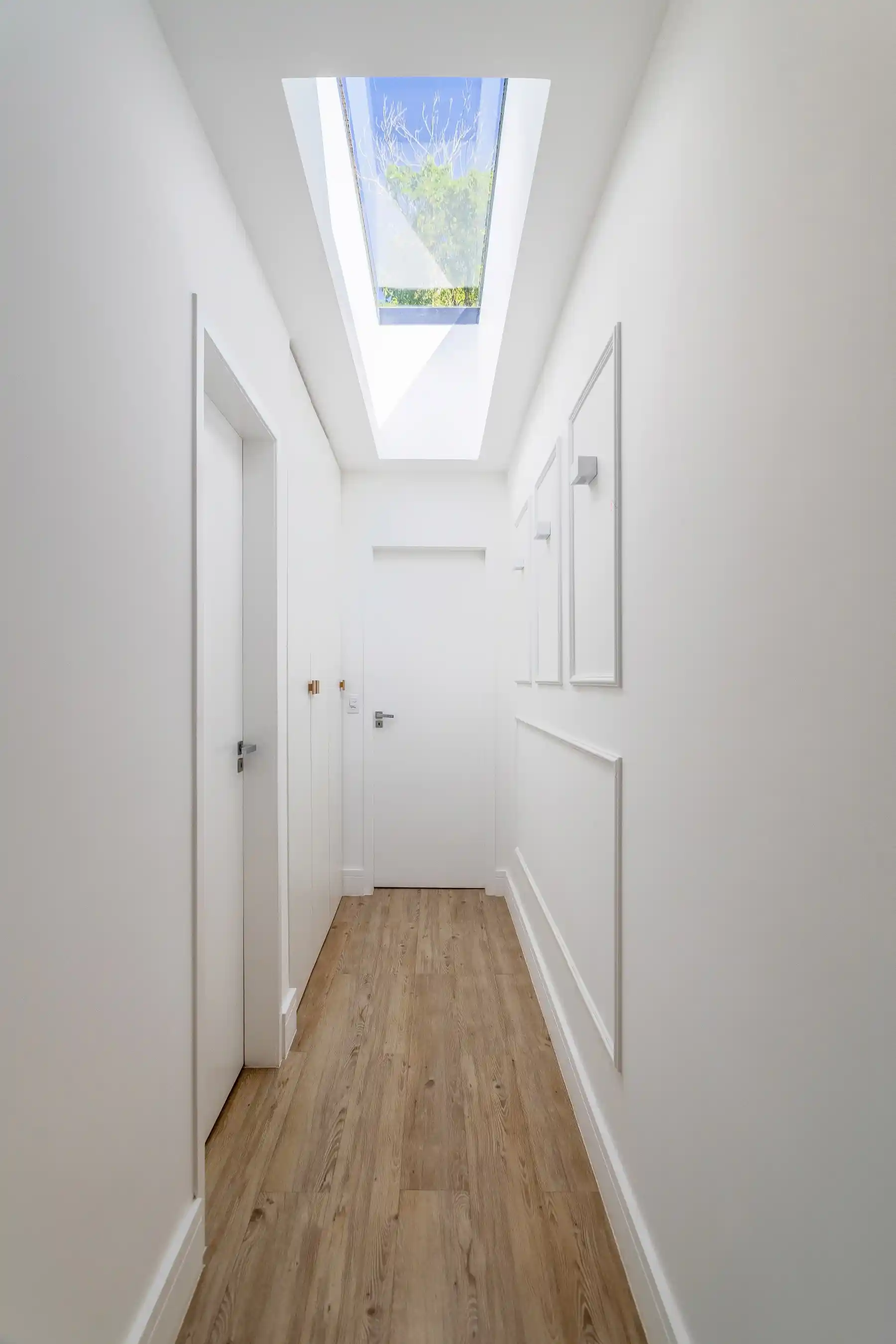 Lívia Quintella assina casa com pergolado de bambu e área com futons