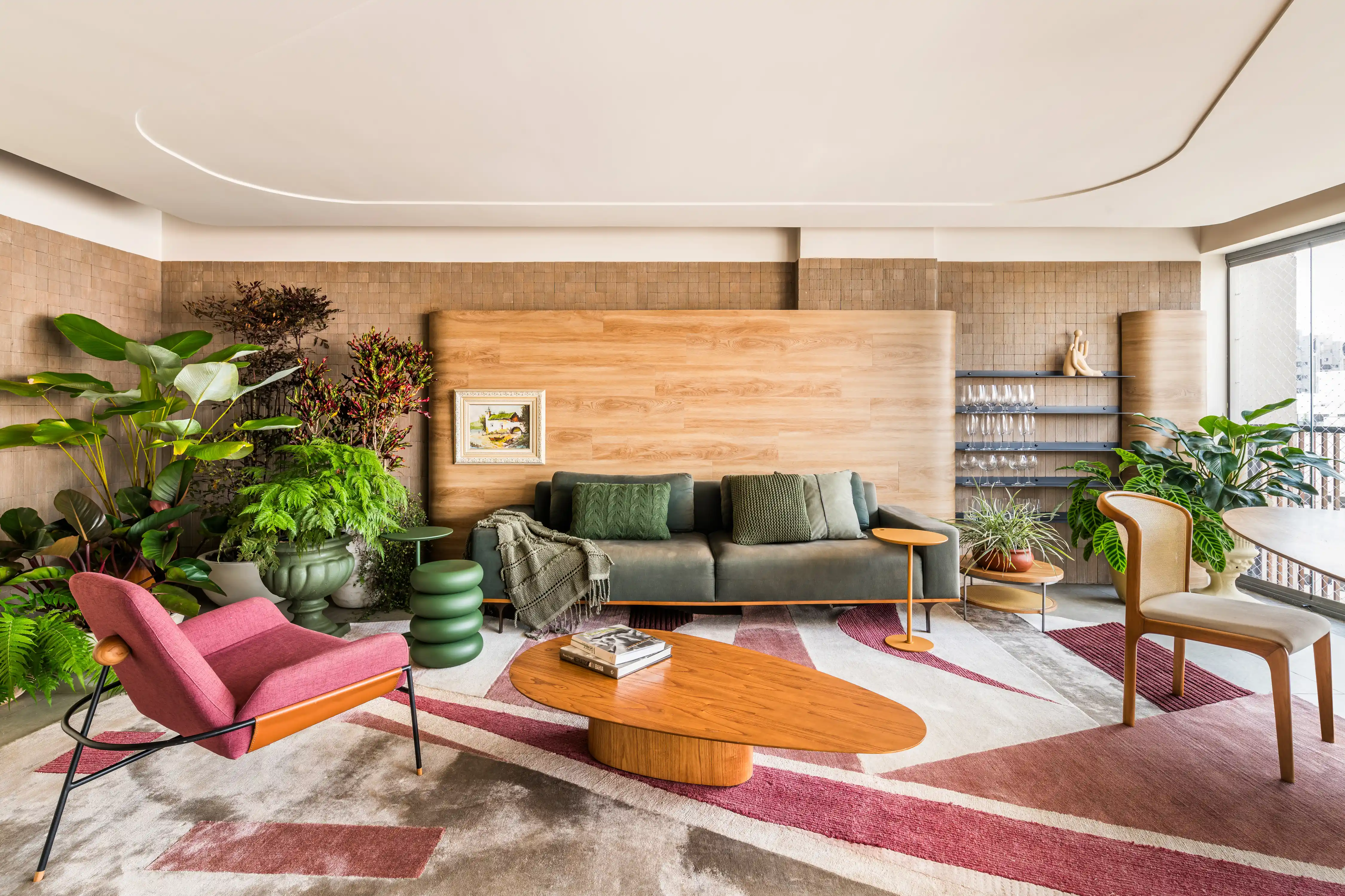 Tons de rosa na decoração: 7 ambientes mostram como usar