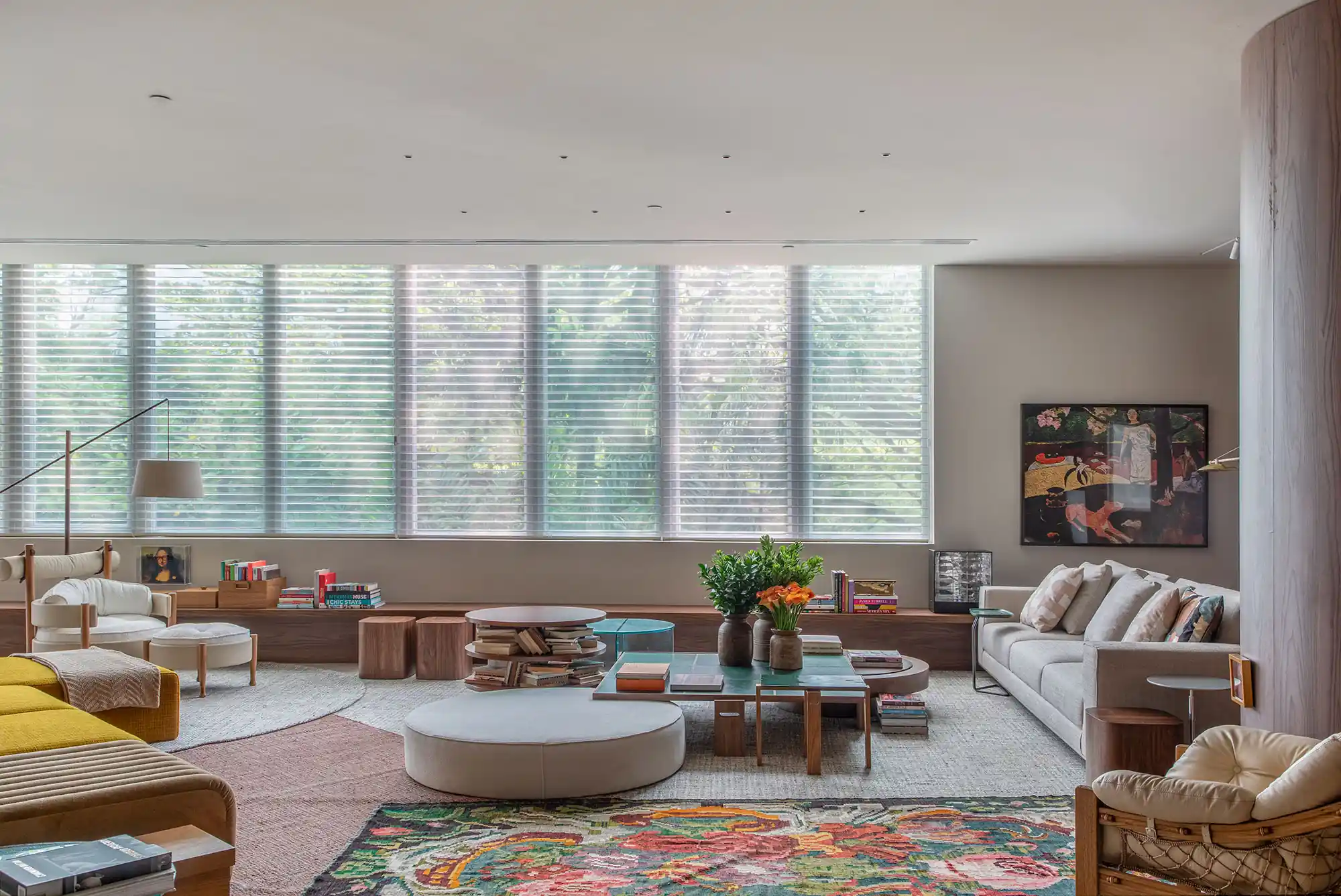 CASACOR Rio: Paola Ribeiro reflete morar atual em refúgio contemporâneo