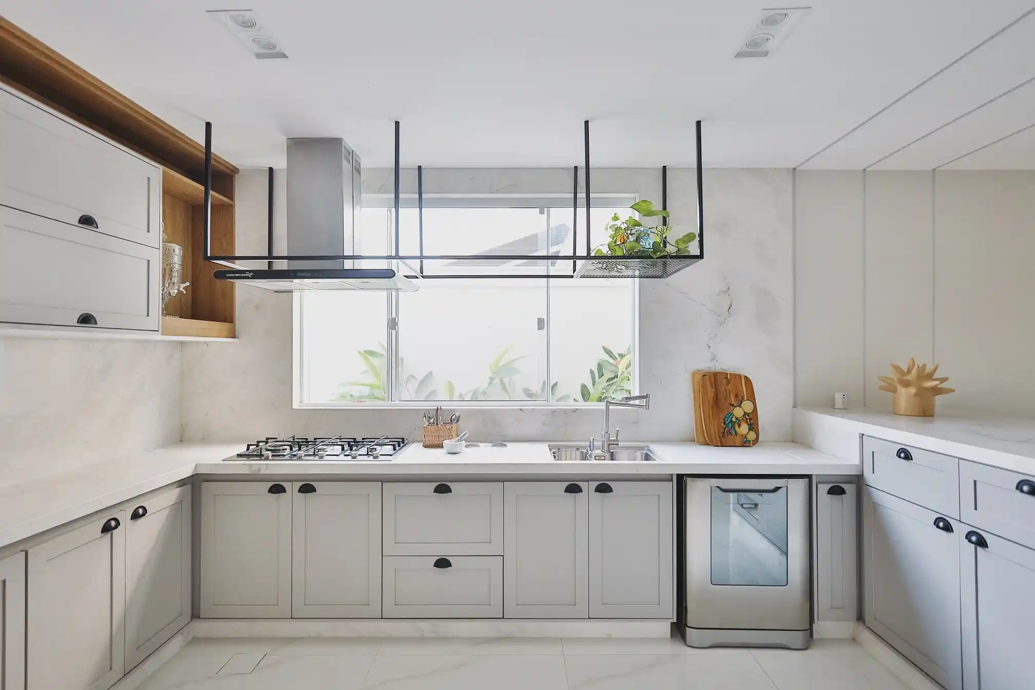 7 inspirações de pia de porcelanato para cozinha