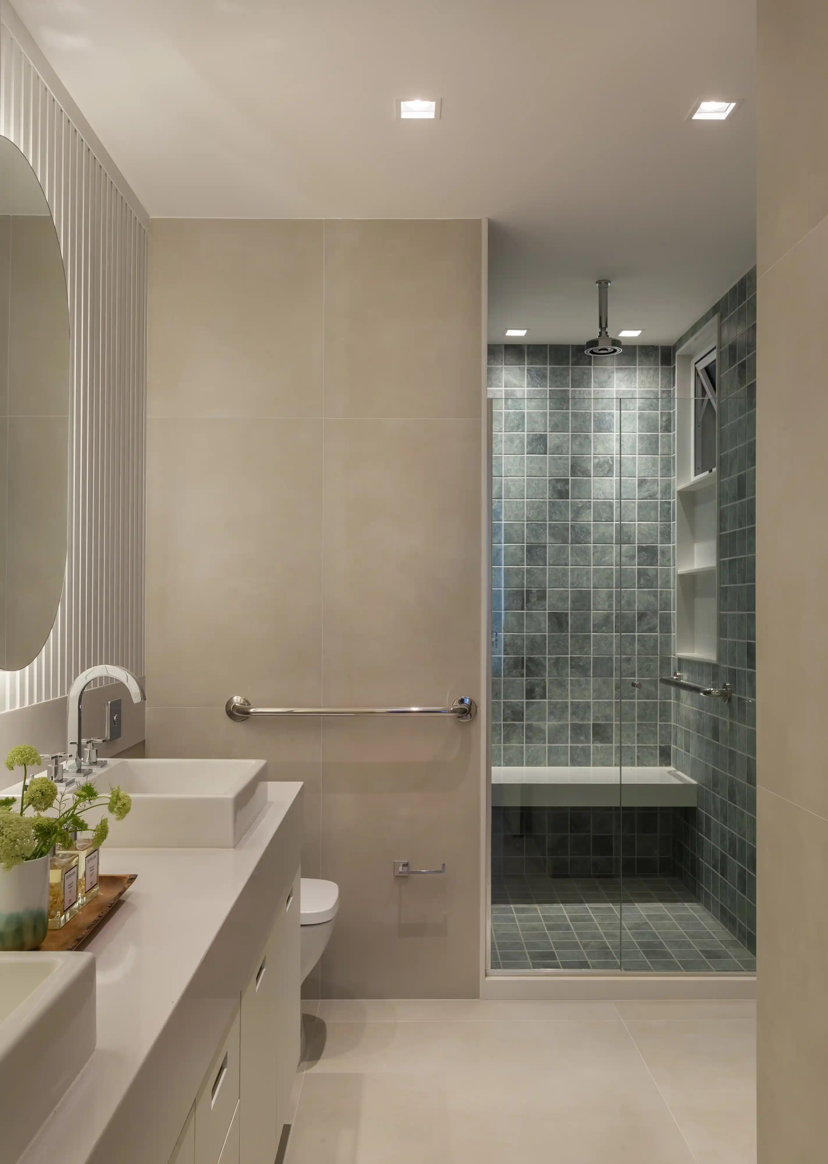 Cansou do porcelanato? 6 revestimentos alternativos para o seu banheiro