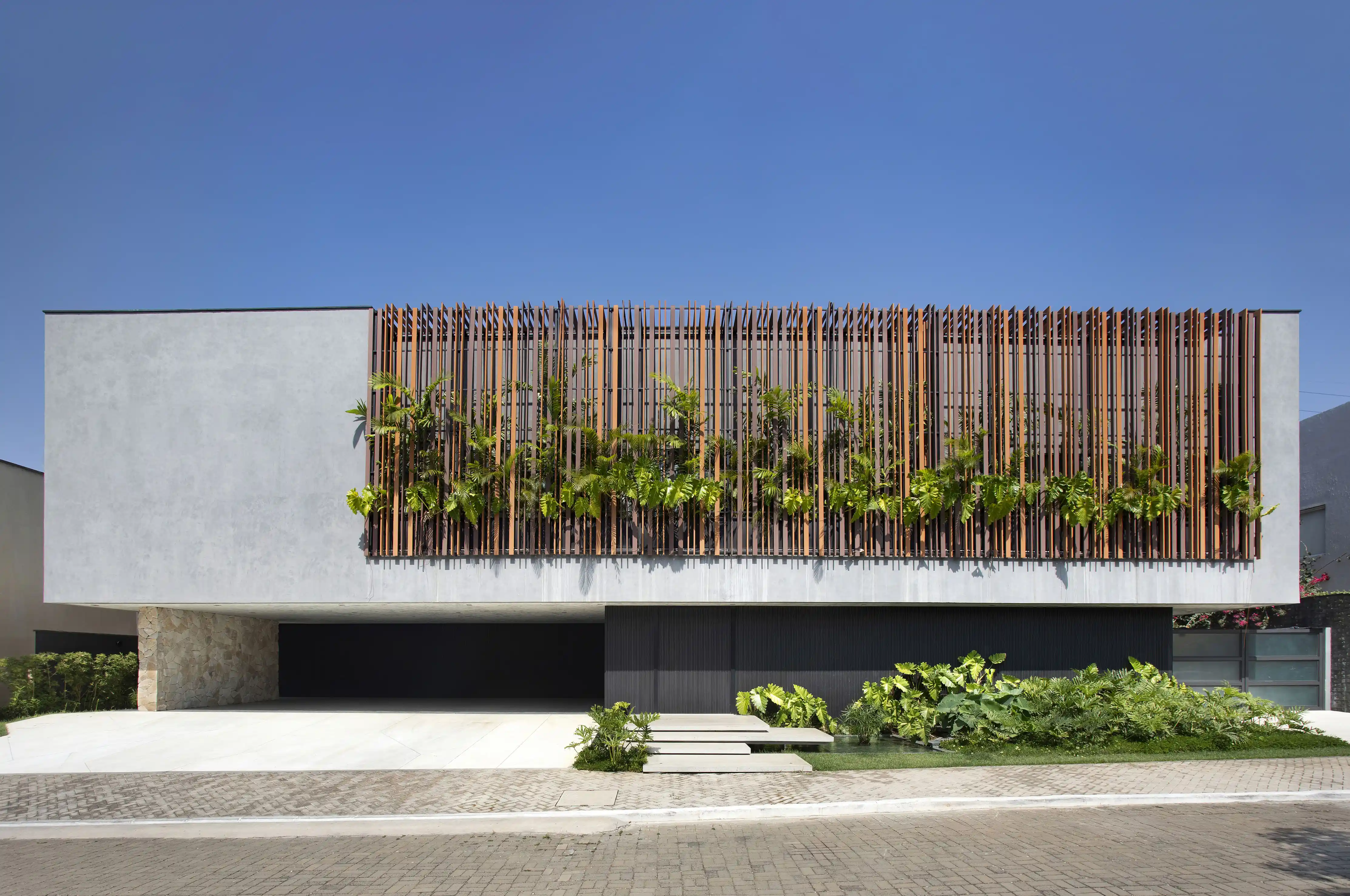 6 tipos de brises para controlar a luz e valorizar a fachada